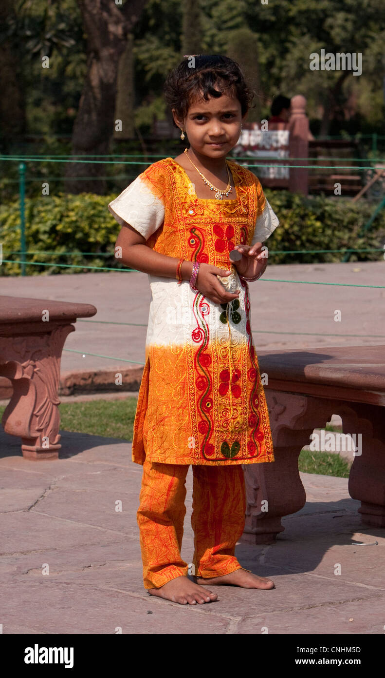 Agra taj mahal portrait of an indian girl hi-res stock photography and ...