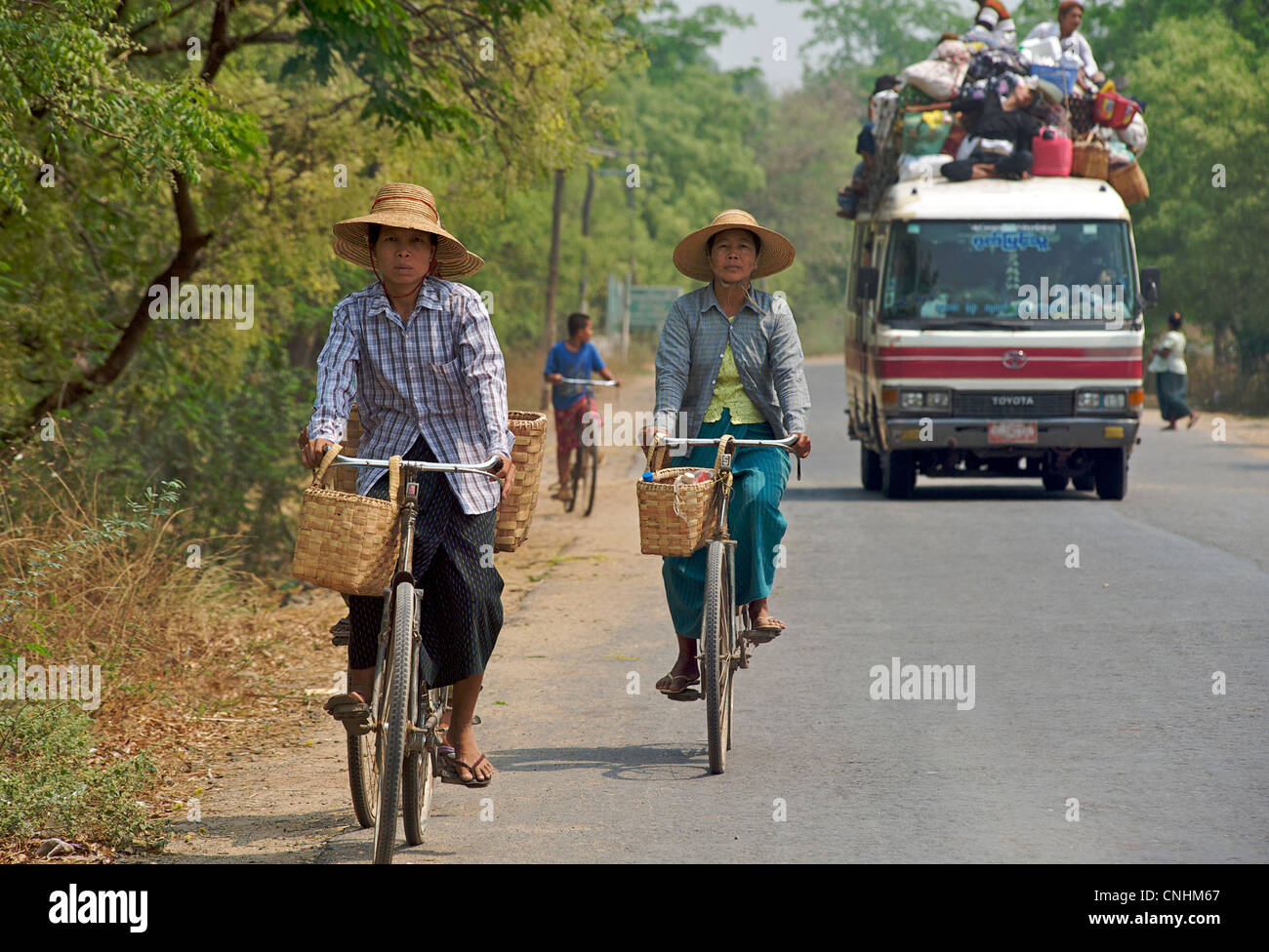 Overladen hi-res stock photography and images - Alamy