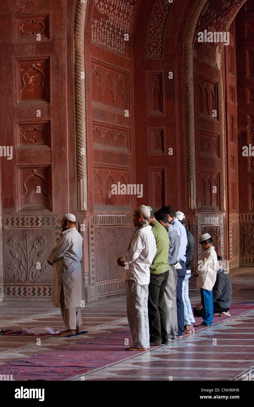 Imam praying hi-res stock photography and images - Alamy