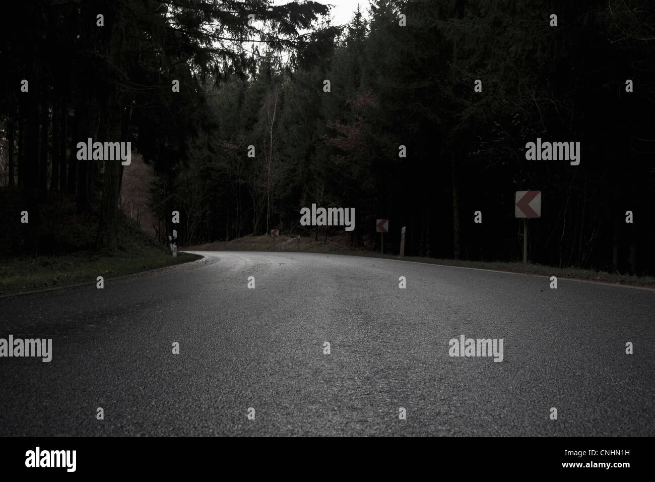 Curved road hi-res stock photography and images - Alamy