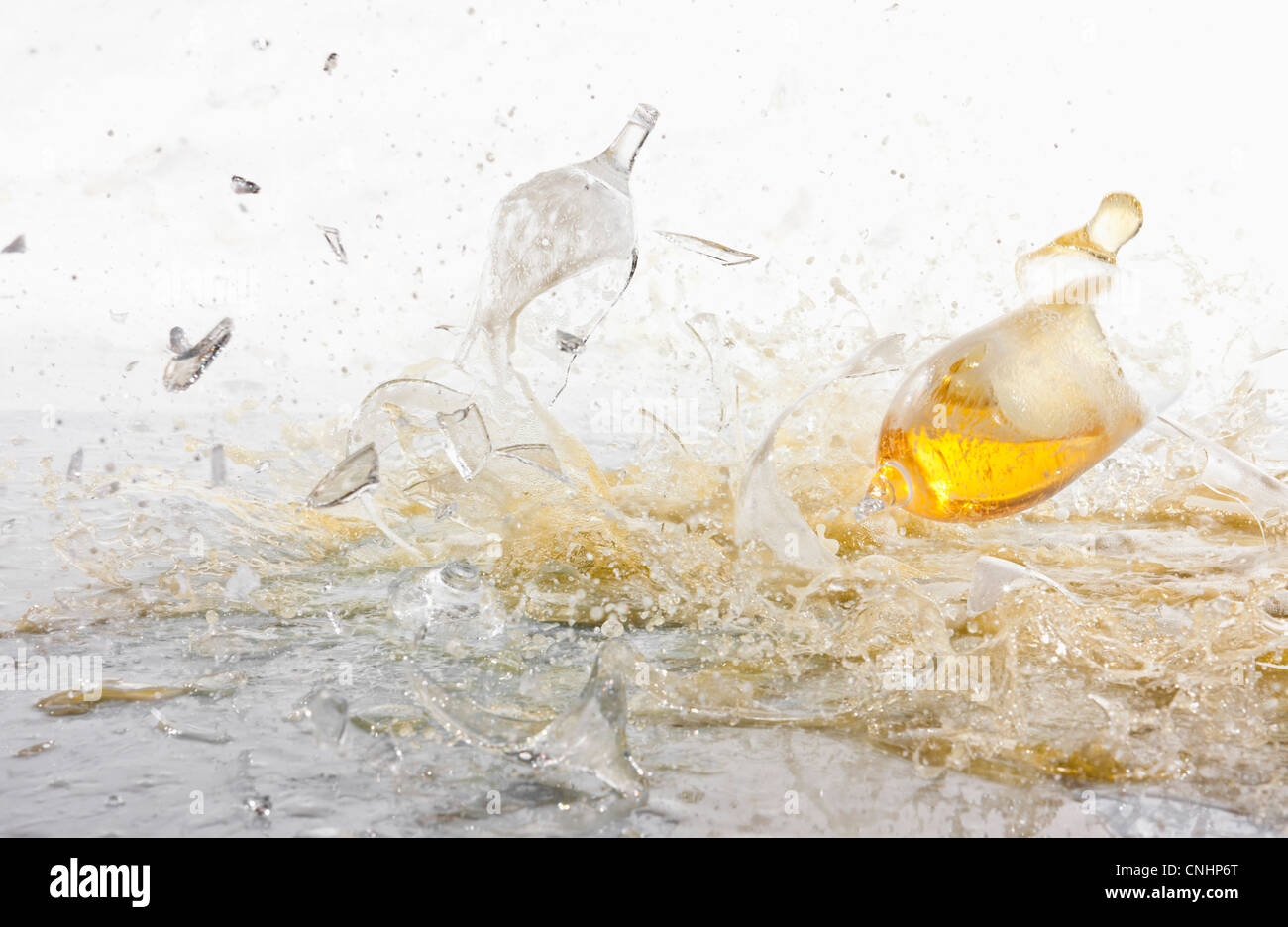 Smashing glasses hi-res stock photography and images - Alamy