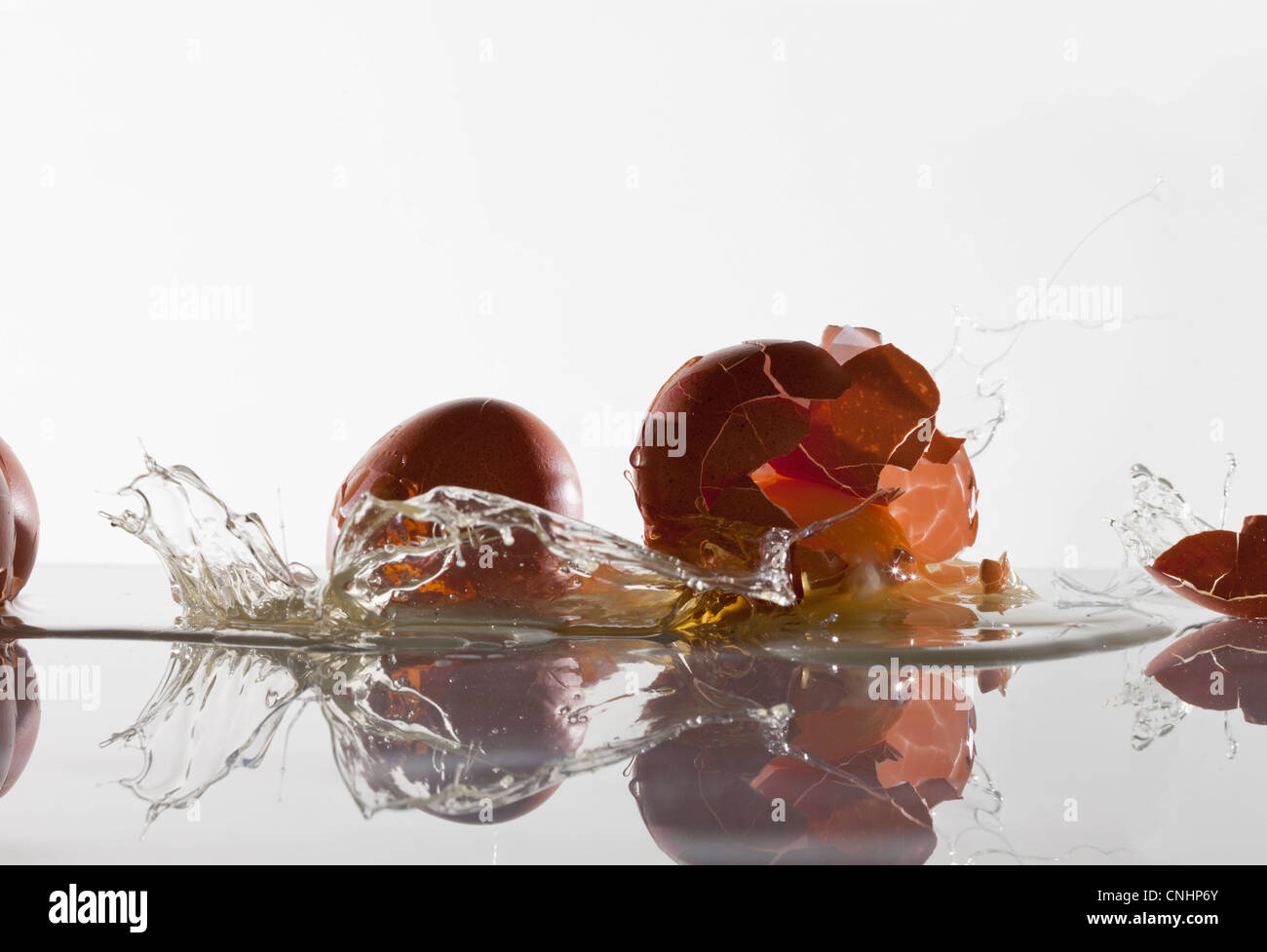 Breaking objects hi-res stock photography and images - Alamy