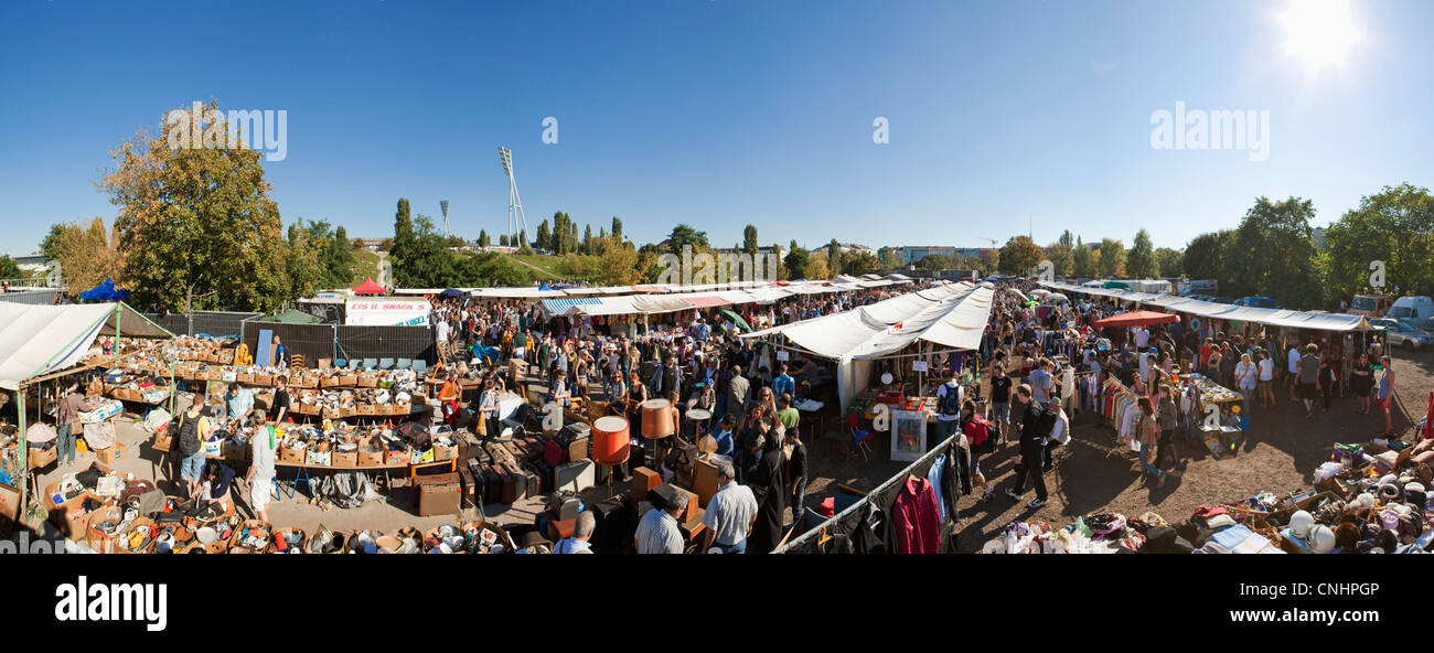 Mauerpark flea market in Prenzlauer Berg, Berlin Stock Photo - Alamy