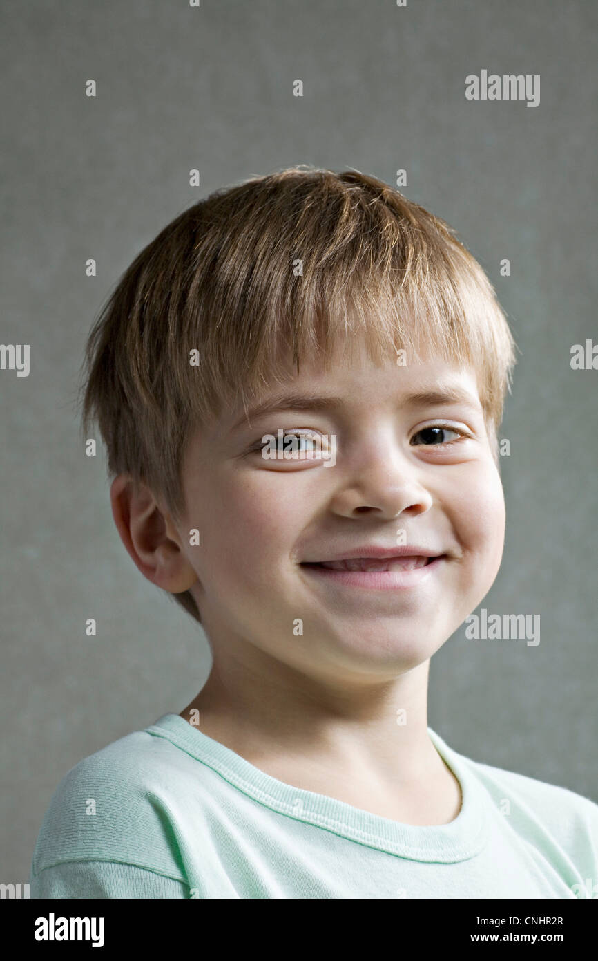 Portrait of smiling boy Stock Photo - Alamy