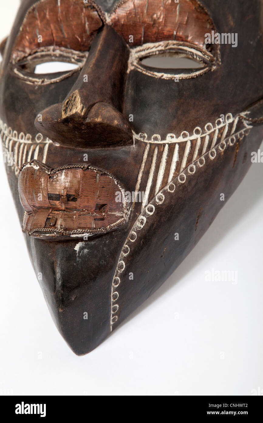 African mask gold hi-res stock photography and images - Alamy