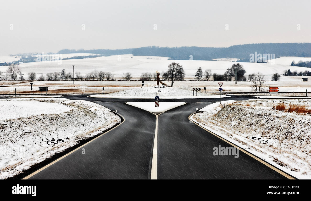 European roundabout sign hi-res stock photography and images - Alamy