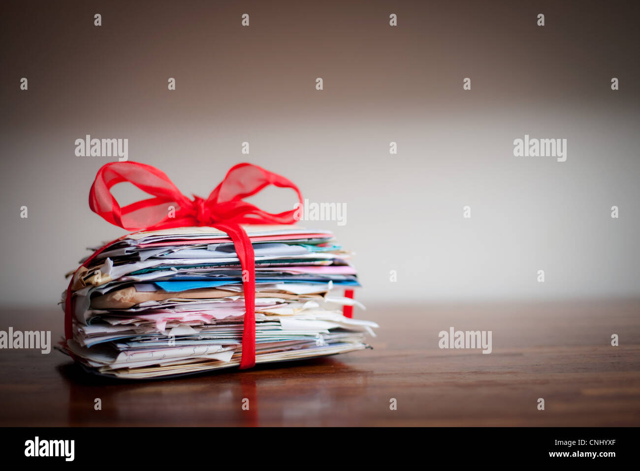 Stack of letters tied together with ribbon Stock Photo - Alamy
