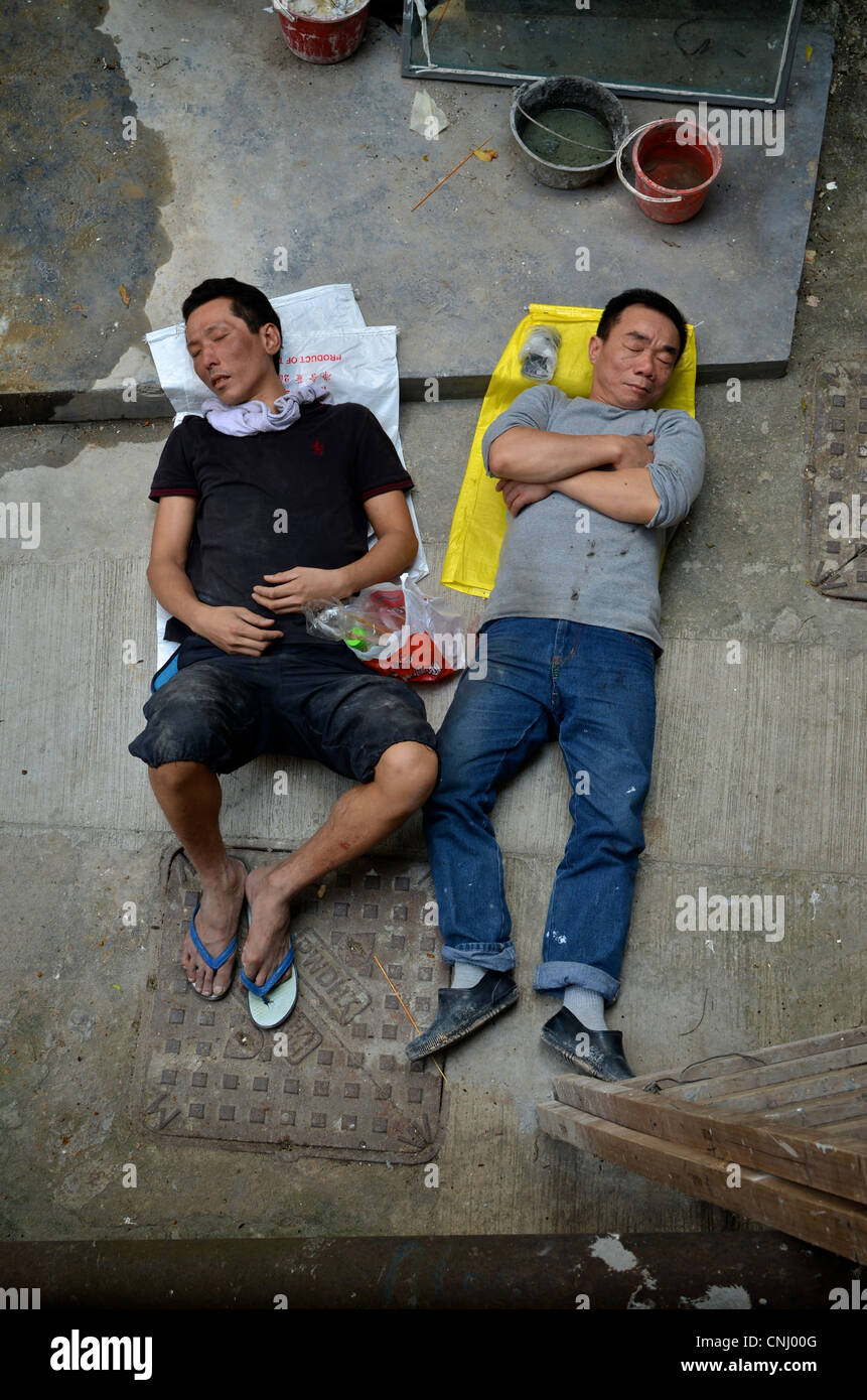 Chinese construction workers lunch break hi-res stock photography and ...