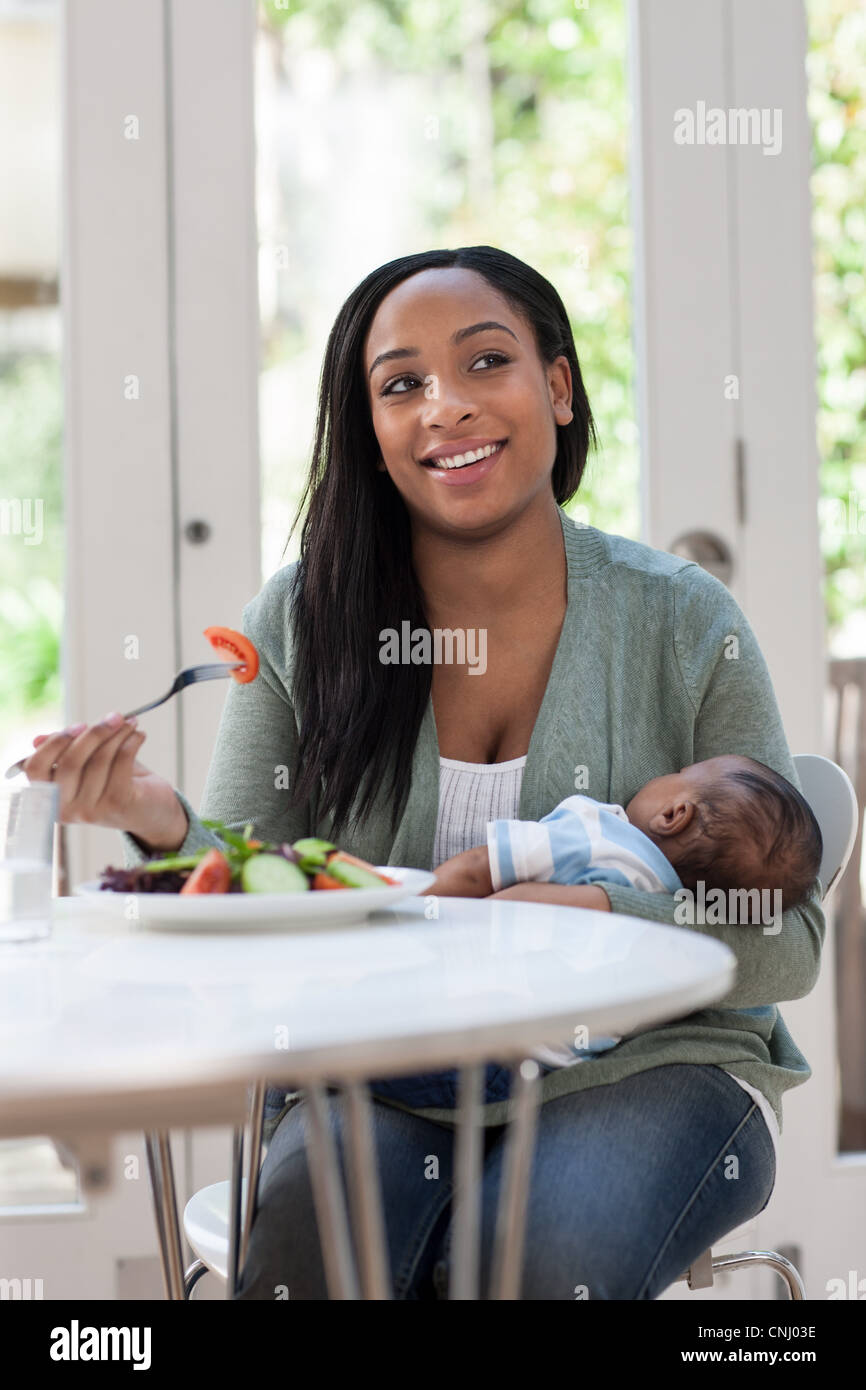 6 young people having lunch hi-res stock photography and images - Alamy