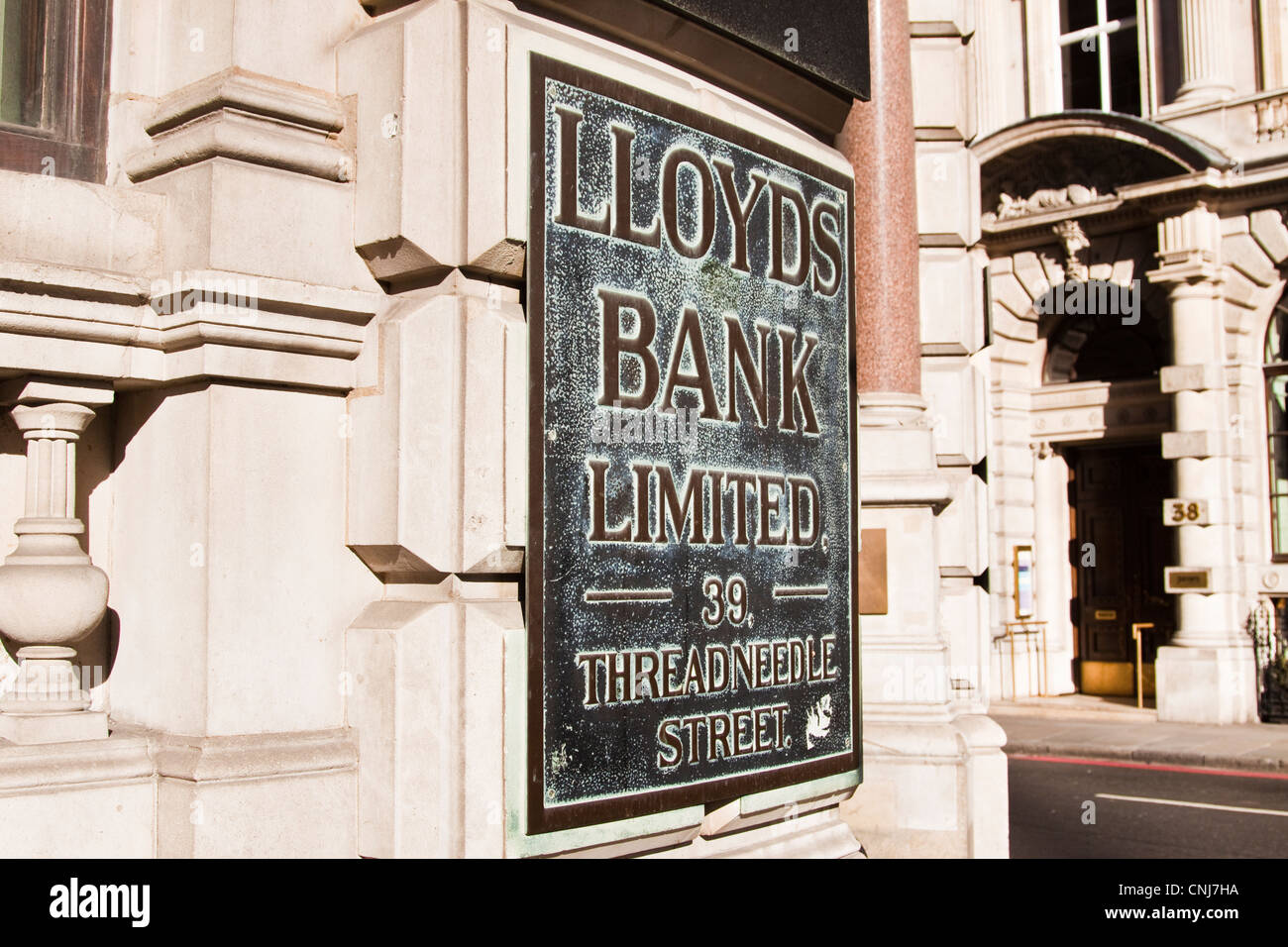 Lloyds bank Threadneedle street Stock Photo - Alamy