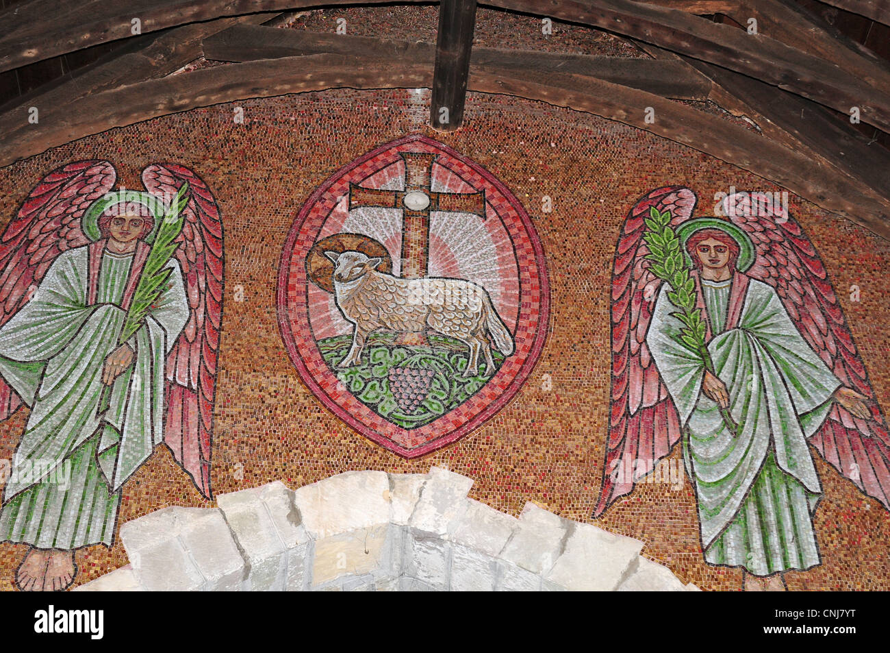 Chancel arch hi-res stock photography and images - Alamy