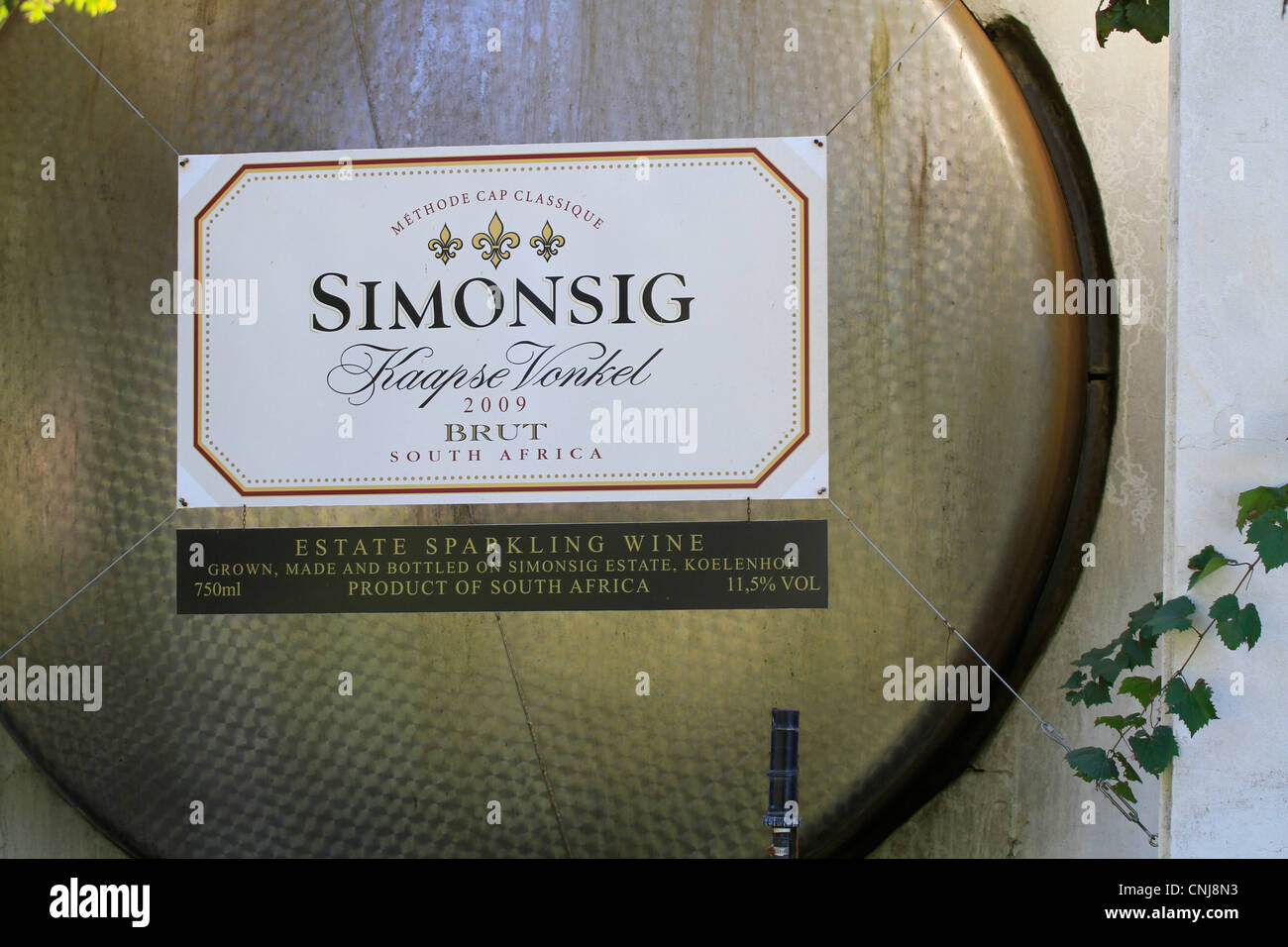 Simonsig wine estate produced South Africa's first Methodé Cap ...