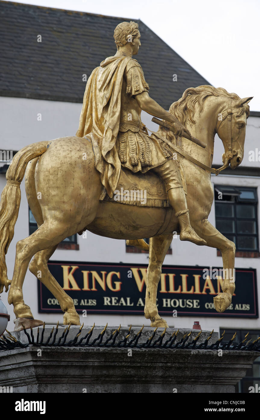 Statue of King William outside The King William Hotel, Market Place ...