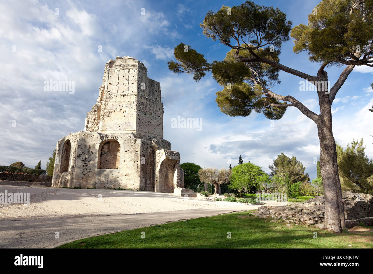 Nimes france old town hi-res stock photography and images - Alamy