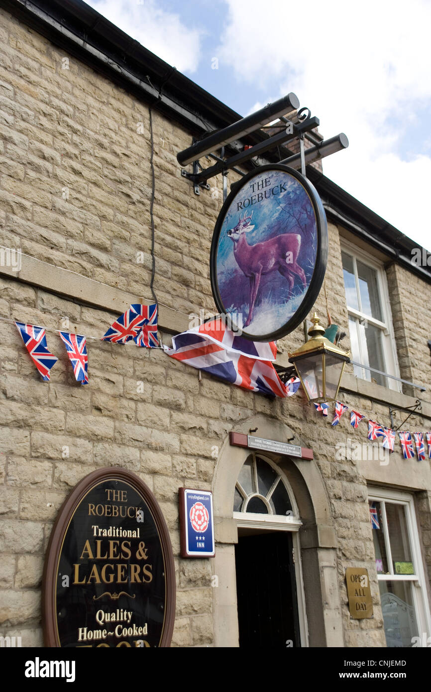 The Roebuck pub in Chapel en le Frith Derbyshire Stock Photo - Alamy