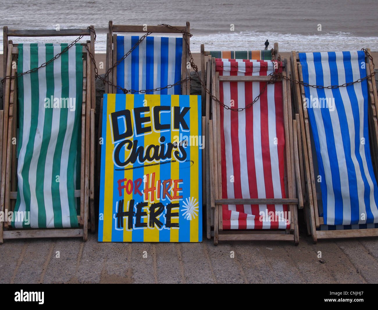 Deck chairs for hire sign hi-res stock photography and images - Alamy