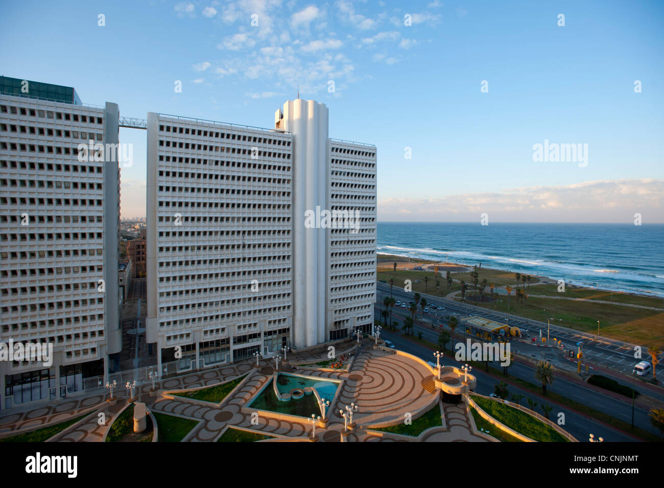 Buildings middle building hi-res stock photography and images - Alamy