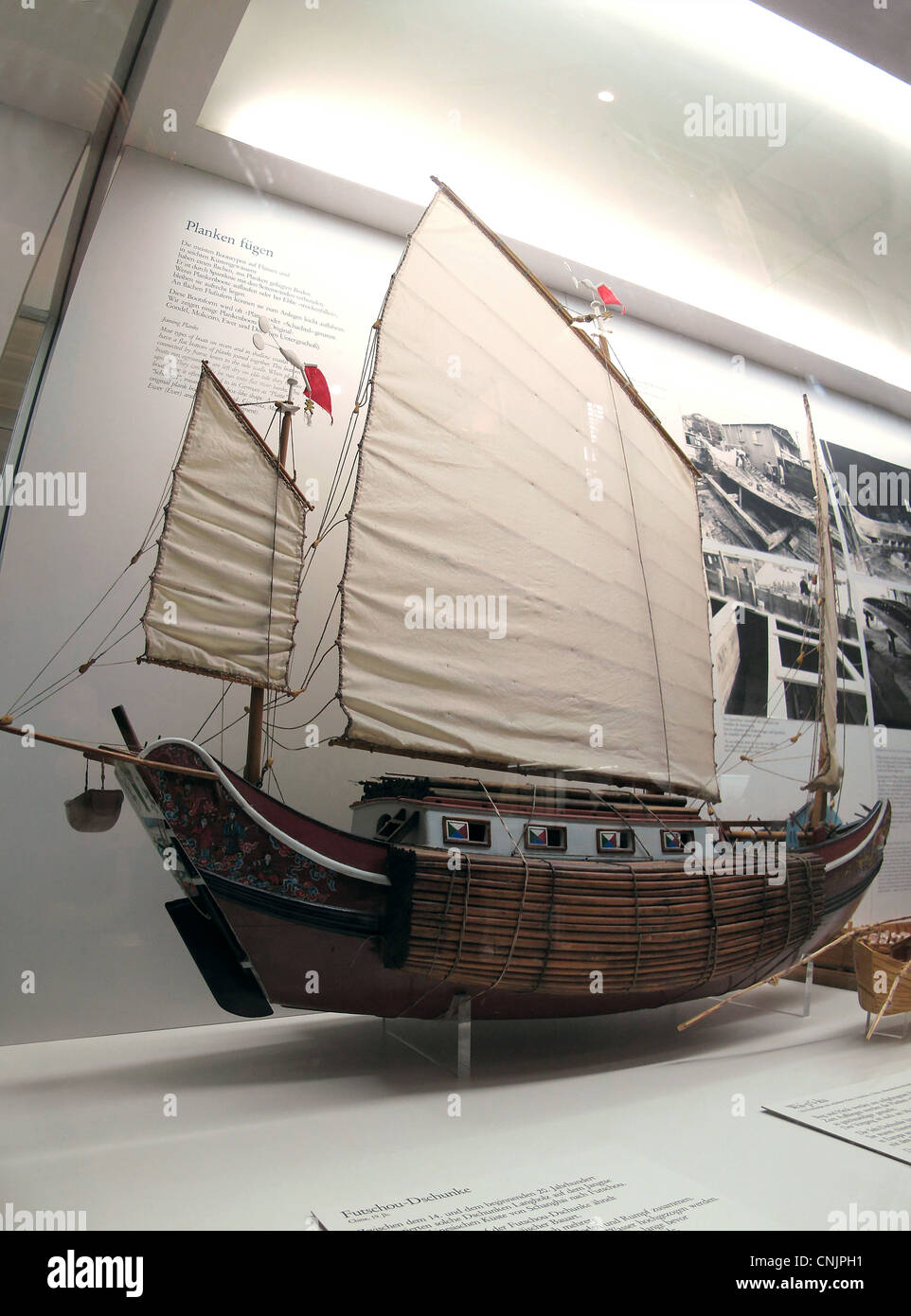 Chinese boat hi-res stock photography and images - Alamy