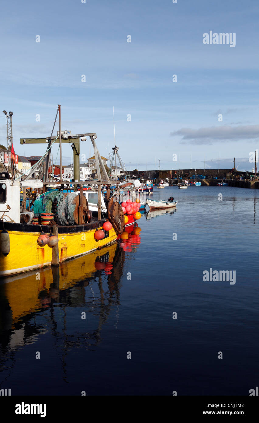inshore fishing boats in Polperro Harbour, Cornwall Stock Photo - Alamy