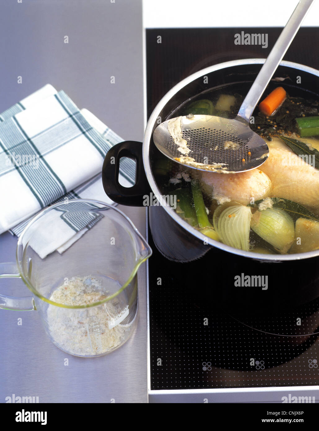 Clearing dishes hi-res stock photography and images - Alamy