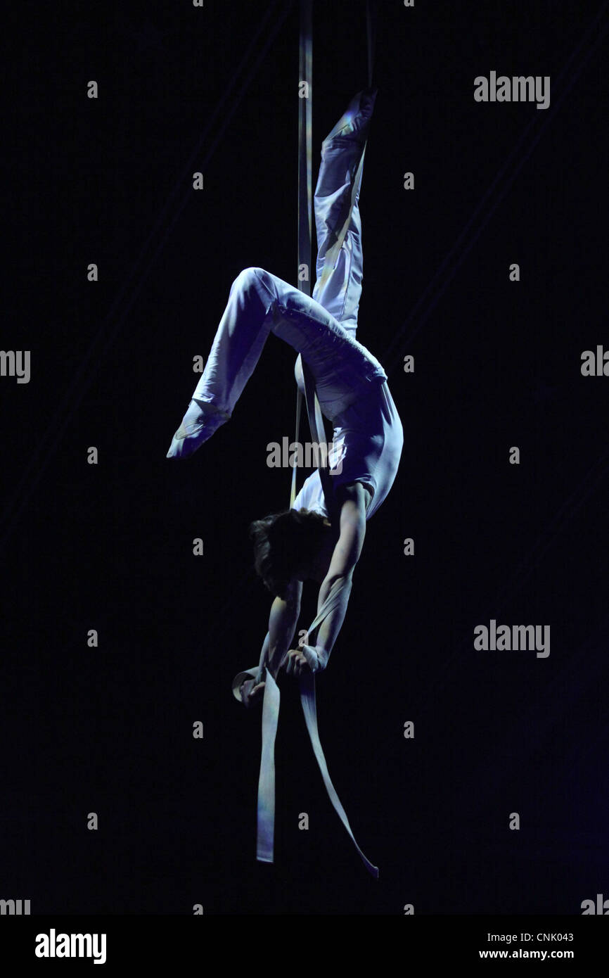 Flying acrobat hi-res stock photography and images - Alamy