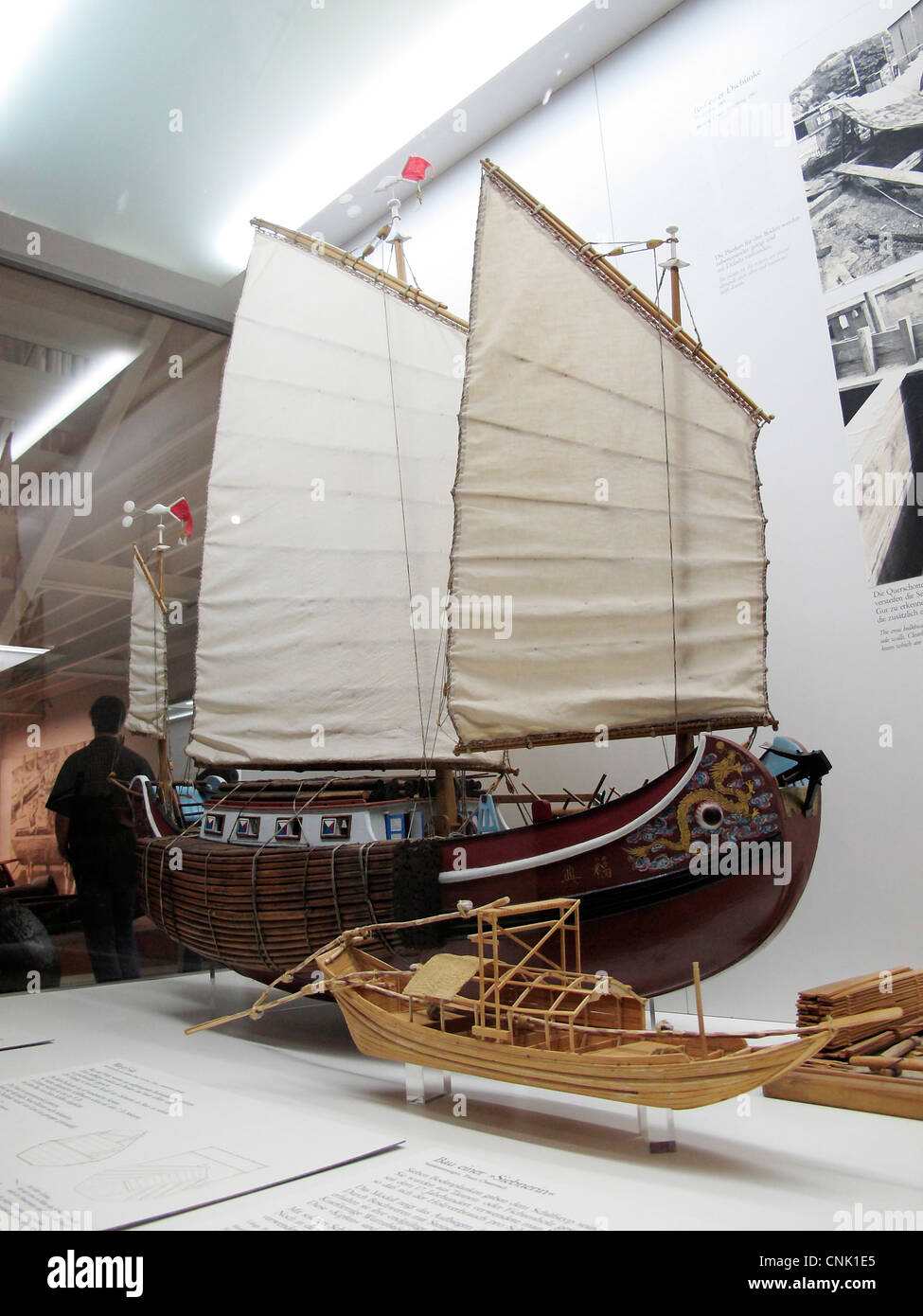 Chinese boat hi-res stock photography and images - Alamy