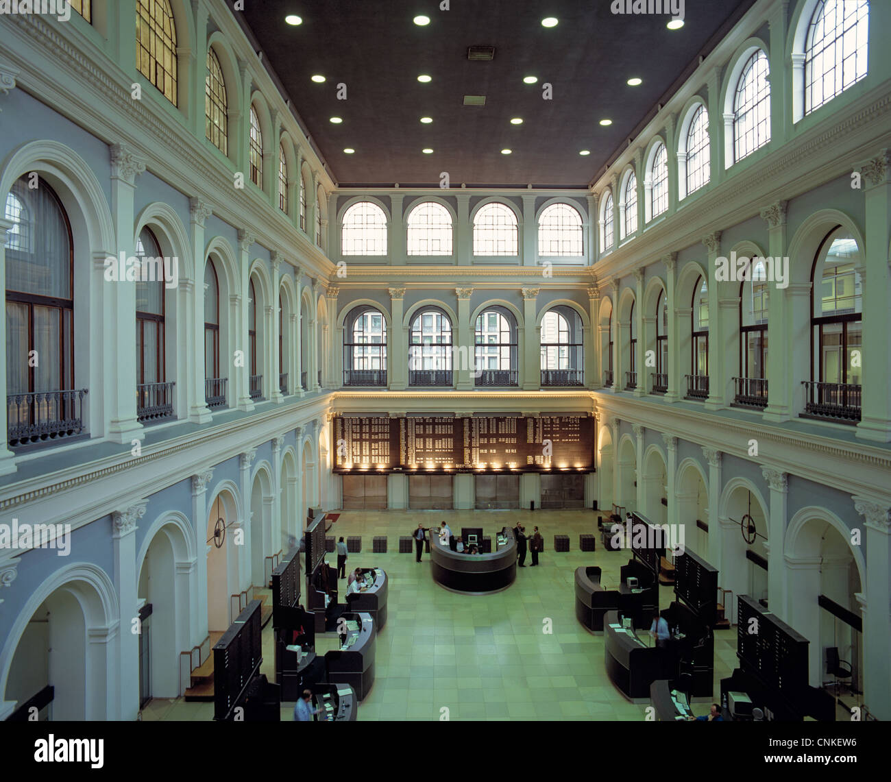 Stock market trading pit hi-res stock photography and images - Alamy