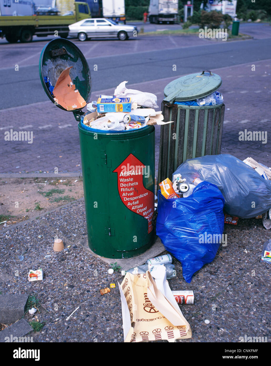 environment, pollution, rubbish, waste, over crowded dustbin Stock ...