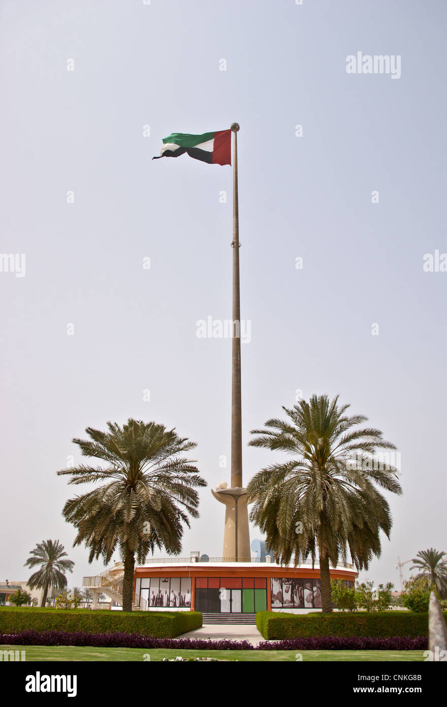 UAE national flag on 400 foot flagpole on Union House, Jumeirah Road ...