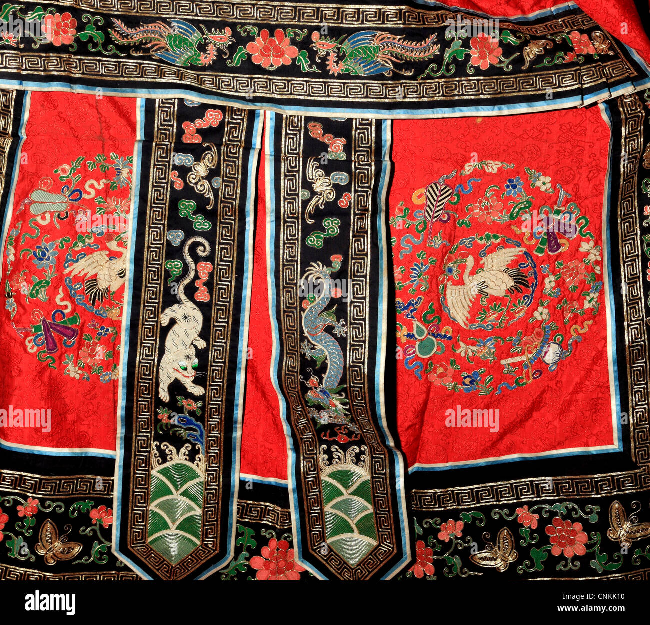 Silk with gold thread hi-res stock photography and images - Alamy