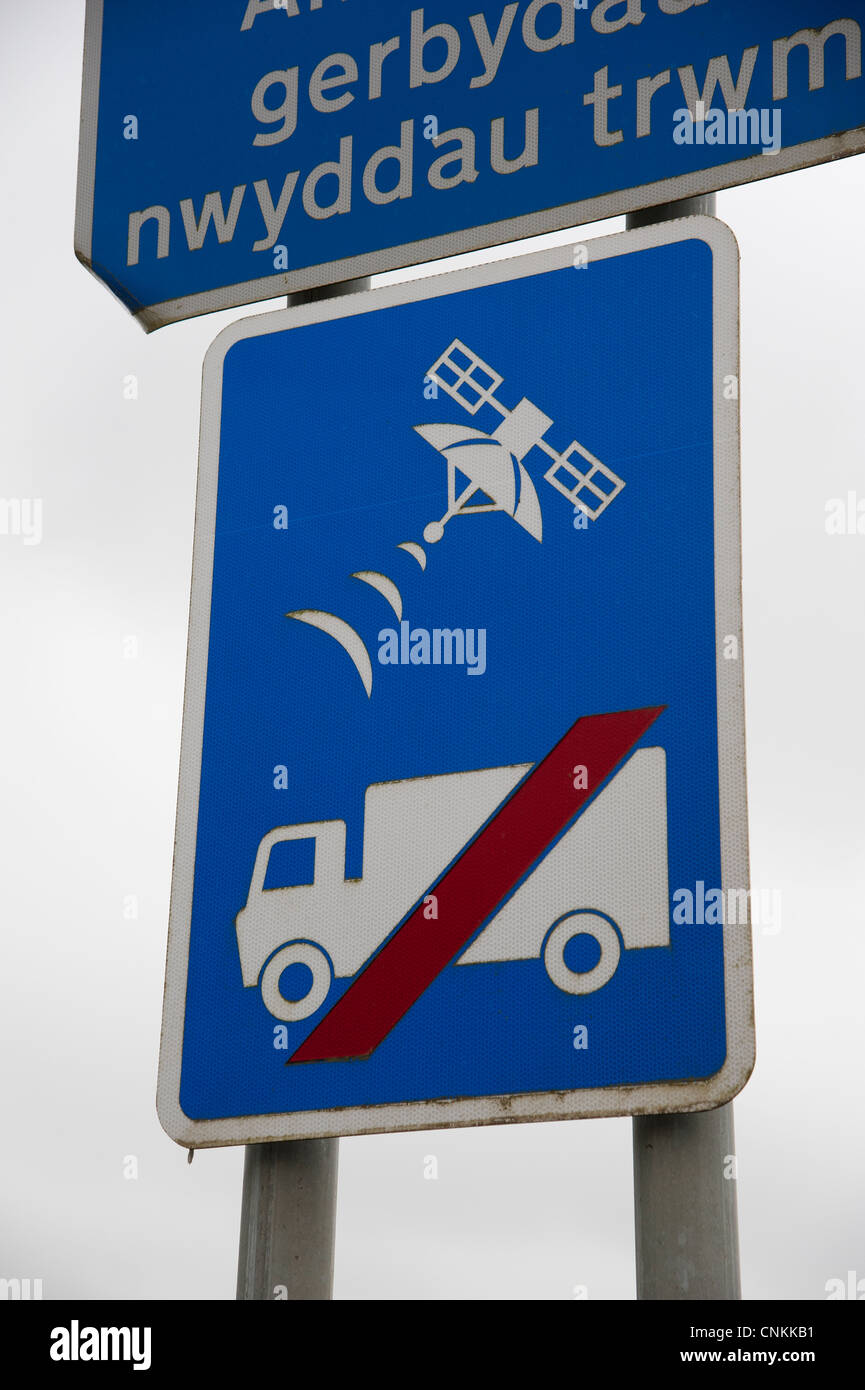 Sat nav warning sign signs hi-res stock photography and images - Alamy