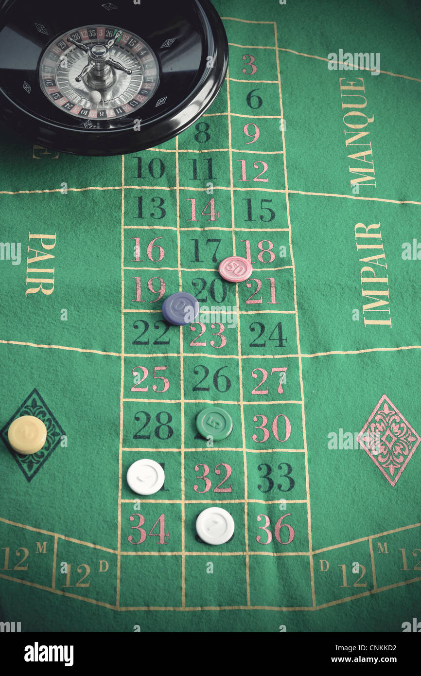 Roulette game table and game chips Stock Photo - Alamy