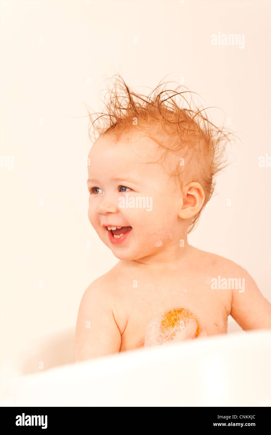 baby in bath Stock Photo - Alamy