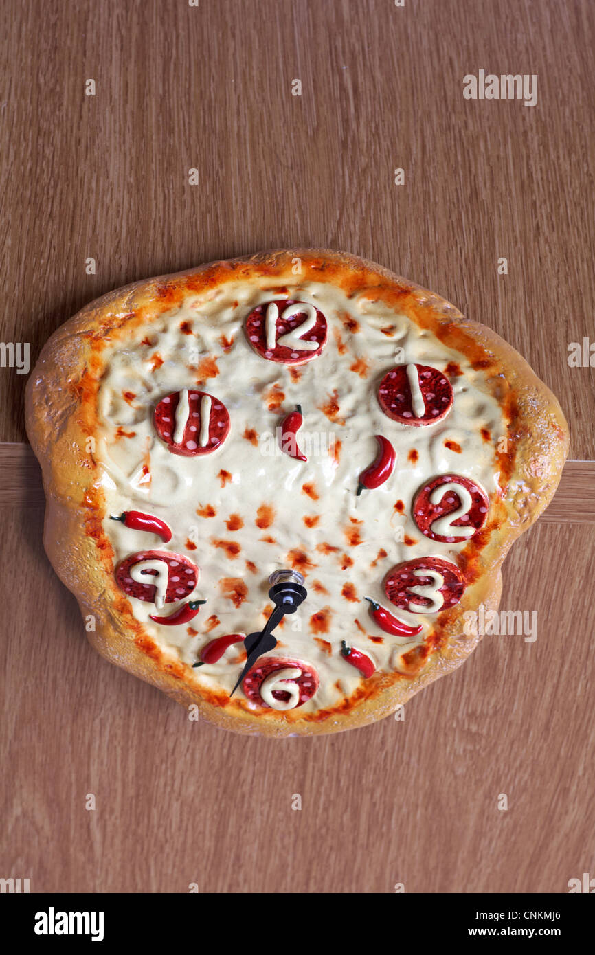 Pizza clock time hi-res stock photography and images - Alamy