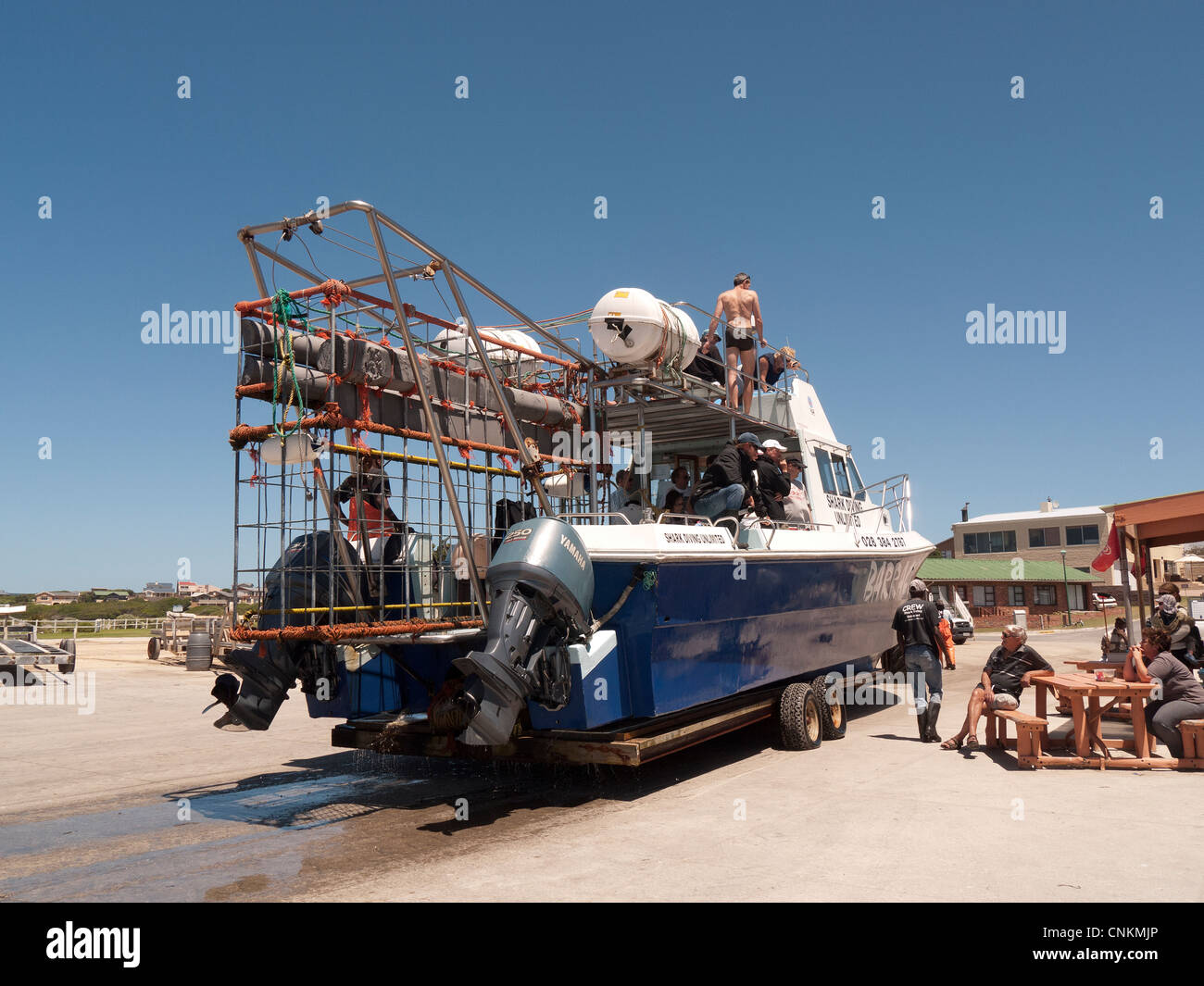 Shark dive boat hi-res stock photography and images - Alamy