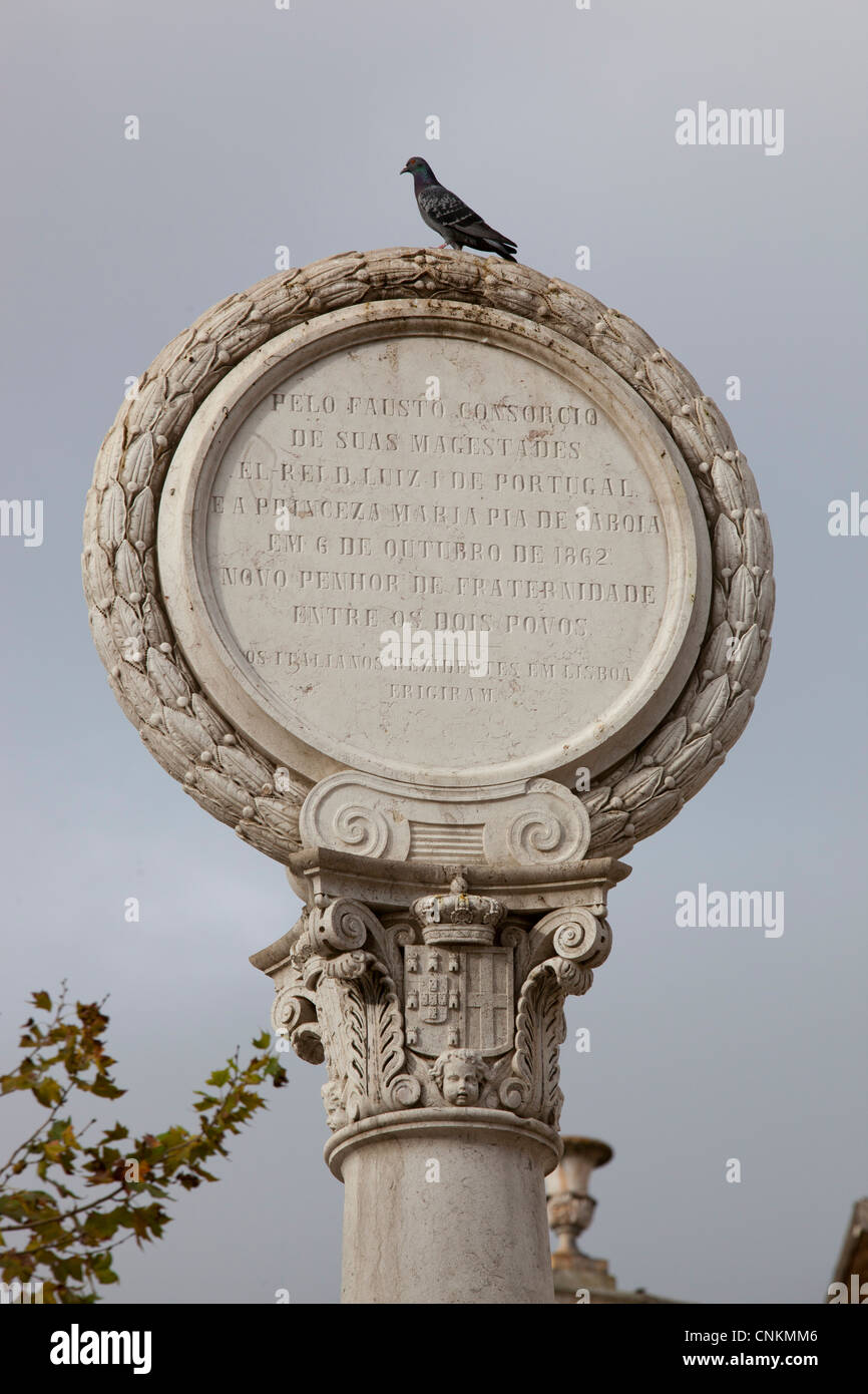 Circular monument hi-res stock photography and images - Alamy