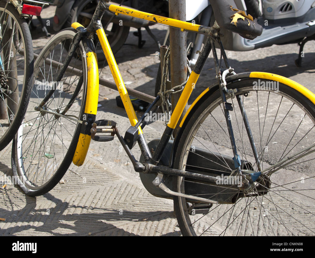 Old rusty locked bicycle hi-res stock photography and images - Alamy
