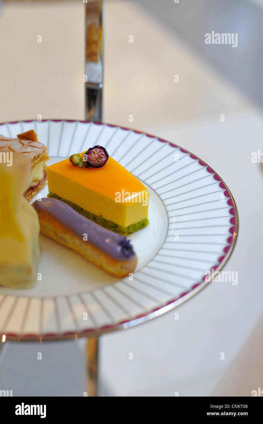 London afternoon tea hi-res stock photography and images - Alamy