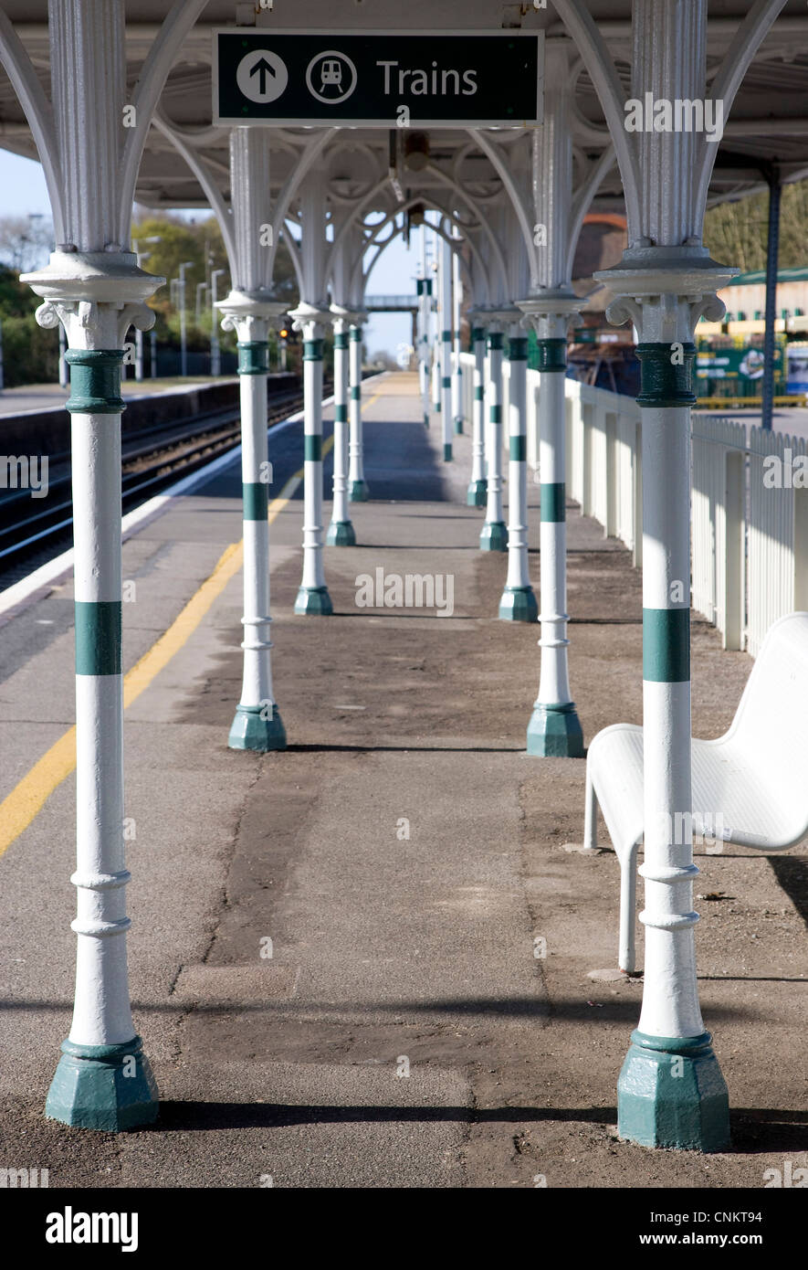 A railway station platform Stock Photo - Alamy