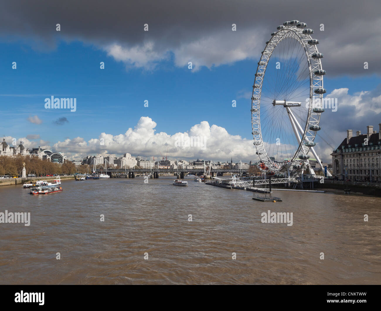 Wheel tourists river london hi-res stock photography and images - Alamy