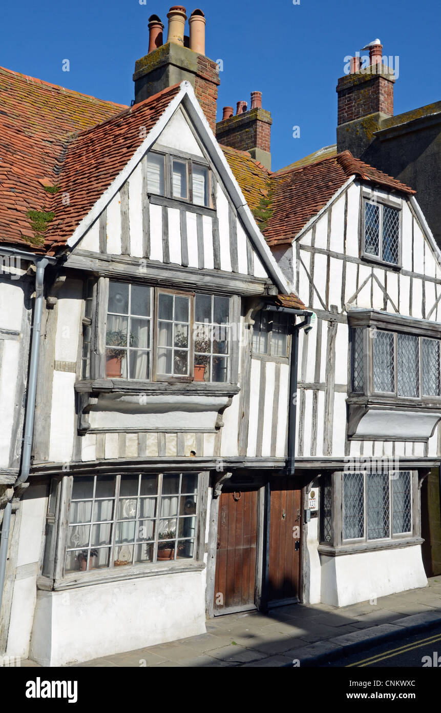 Typical overhanging houses hi-res stock photography and images - Alamy