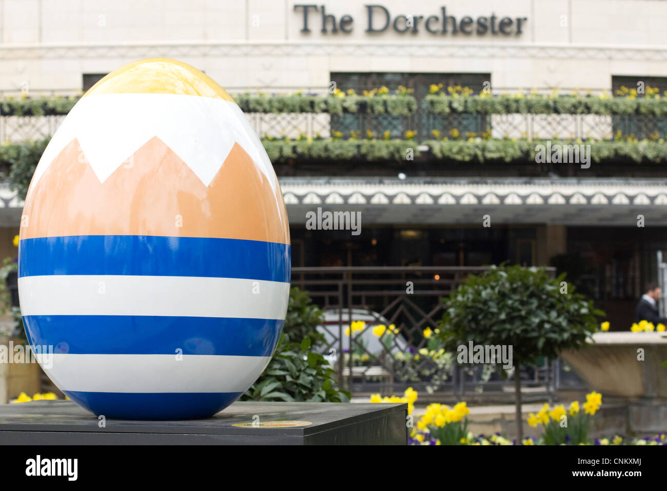 Giant egg sculpture hi-res stock photography and images - Alamy