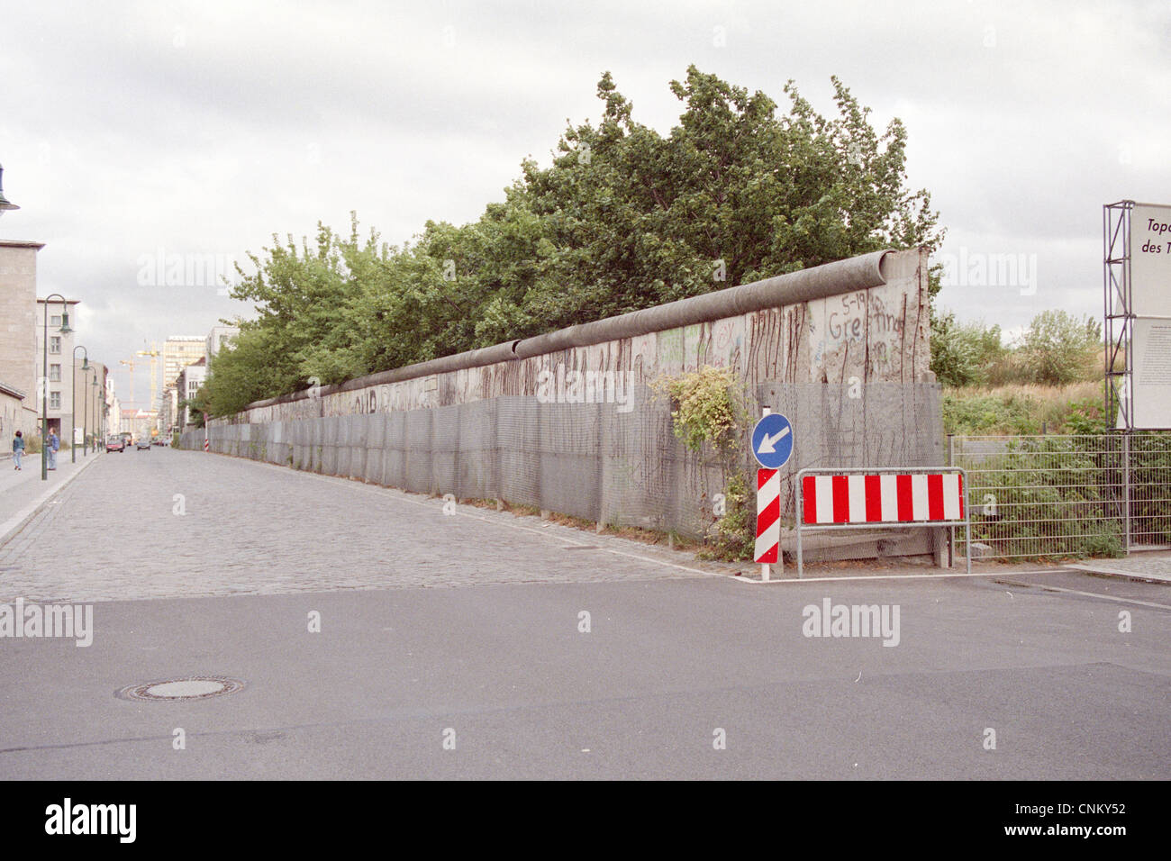 Checkpoint Charlie - Berlin Wall 1995 Stock Photo - Alamy