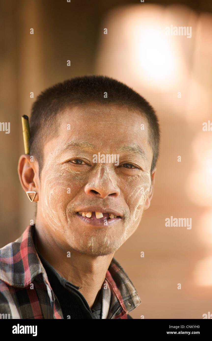 Burmese man hi-res stock photography and images - Alamy