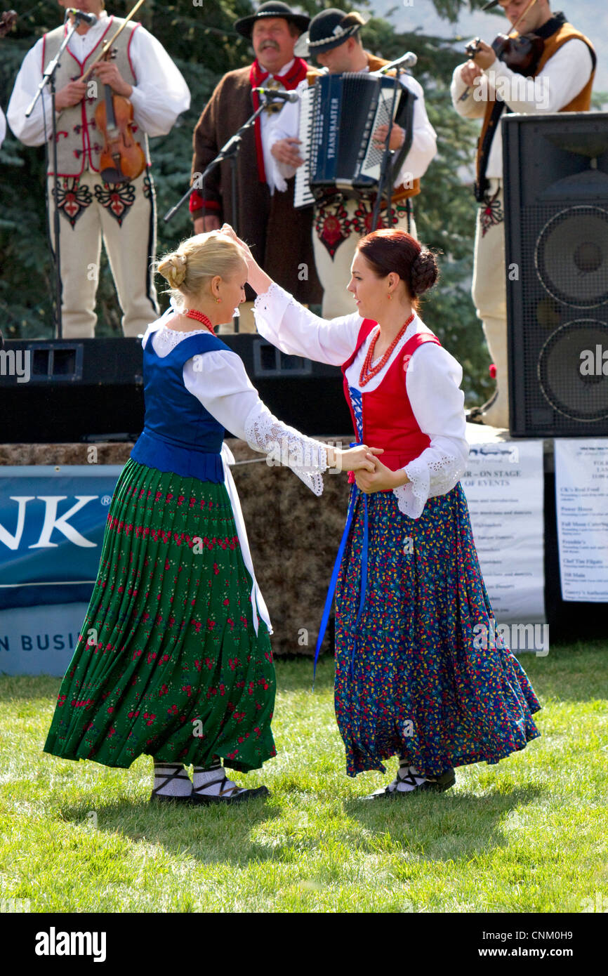 Polish Highlanders folk dancers and musicians perform at the Trailing ...