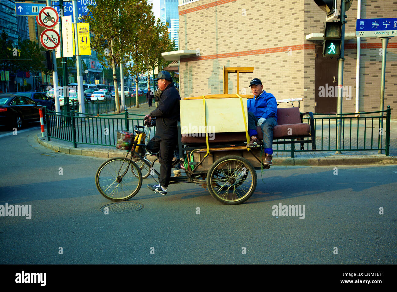 Chinese relocation hi-res stock photography and images - Alamy