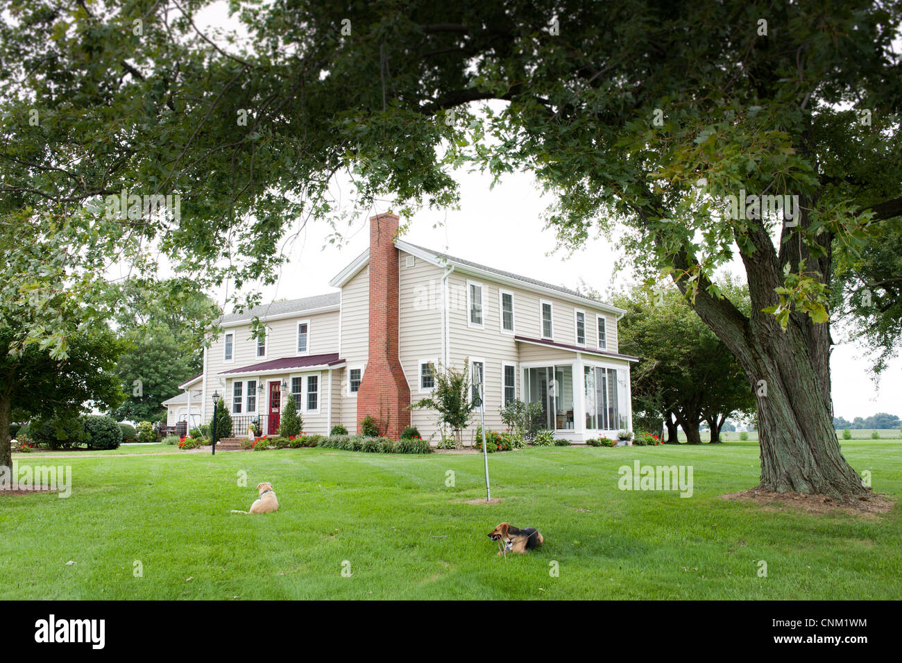 Country farmhouse country farmhouse hi-res stock photography and images ...