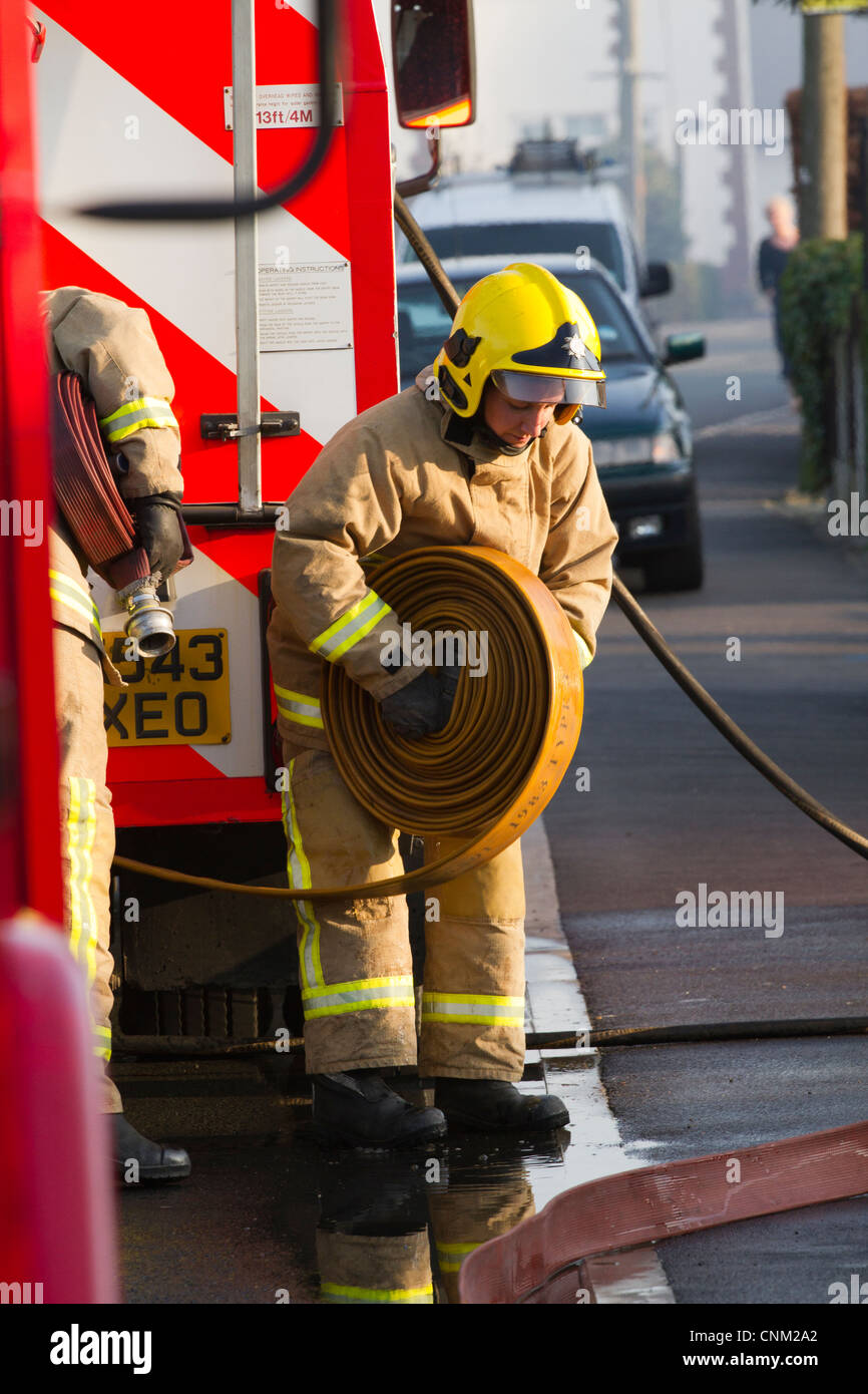 Firefighter connecting to hydrant hi-res stock photography and images ...