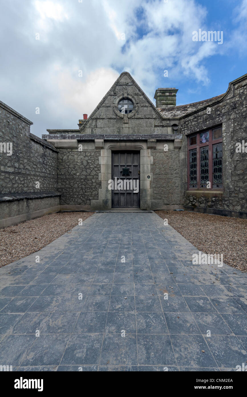 path leading to home Stock Photo - Alamy