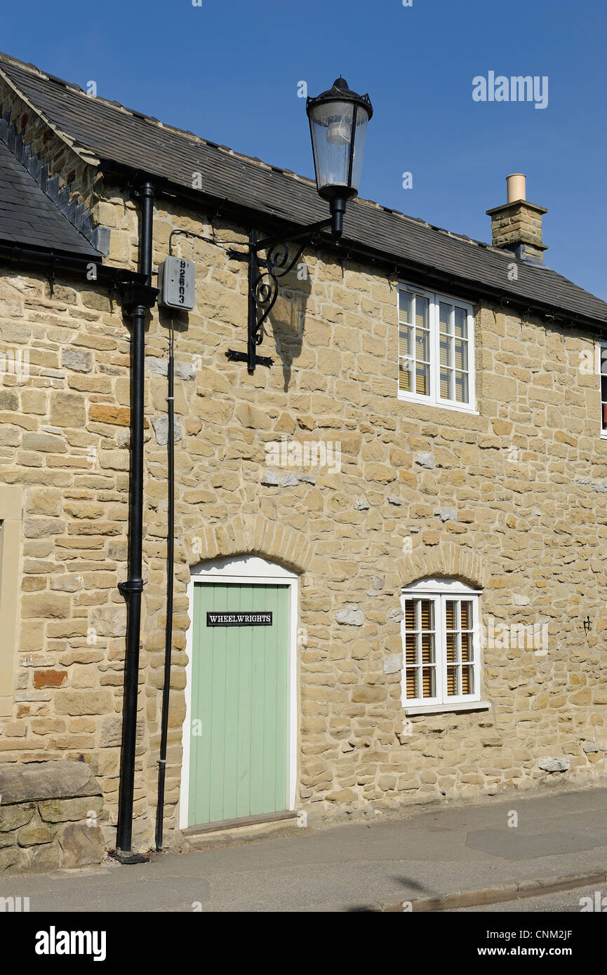 derbyshire stone cottage eyam derbyshire england uk Stock Photo - Alamy